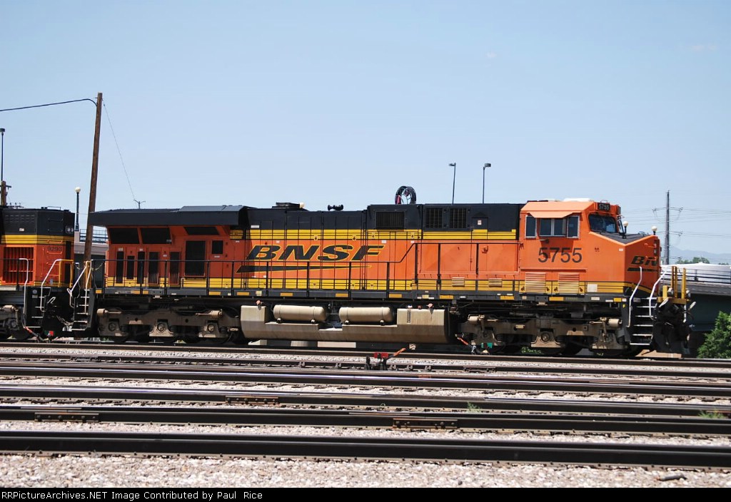 BNSF 5755